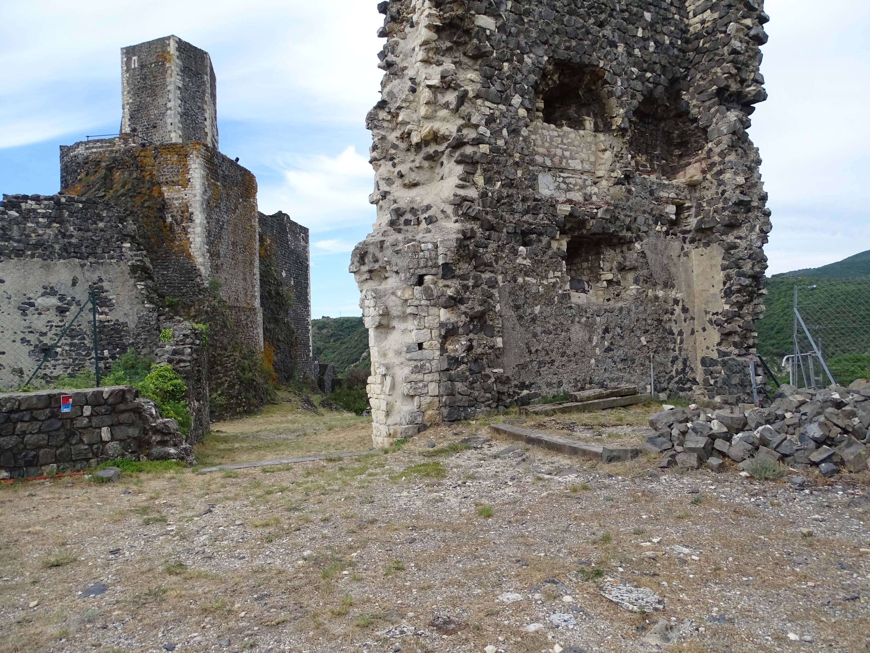 ROCHEMAURE (07) Château de Rochemaure